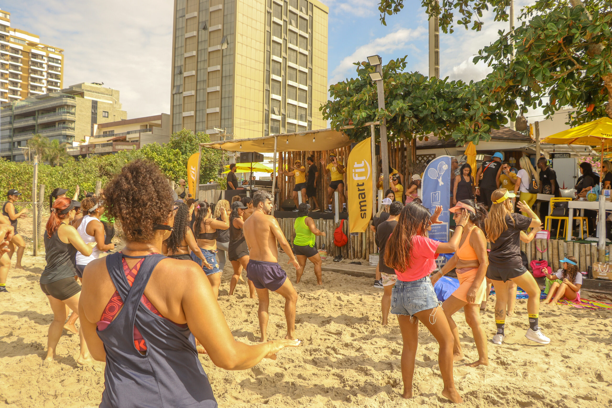 Smart Fit agita a orla da Barra com aulão gratuito de Fitdance no Match Beach Club - Orla Rio